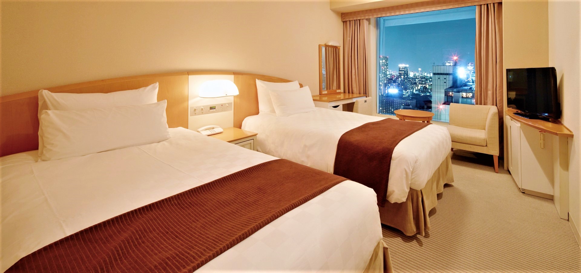 Twin Room (28th–34th Floors) Main Tower , Accommodation in Shinagawa ...