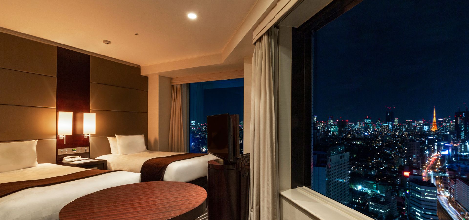 Premier Corner Twin Room (35th–37th Floors) Main Tower , Accommodation ...