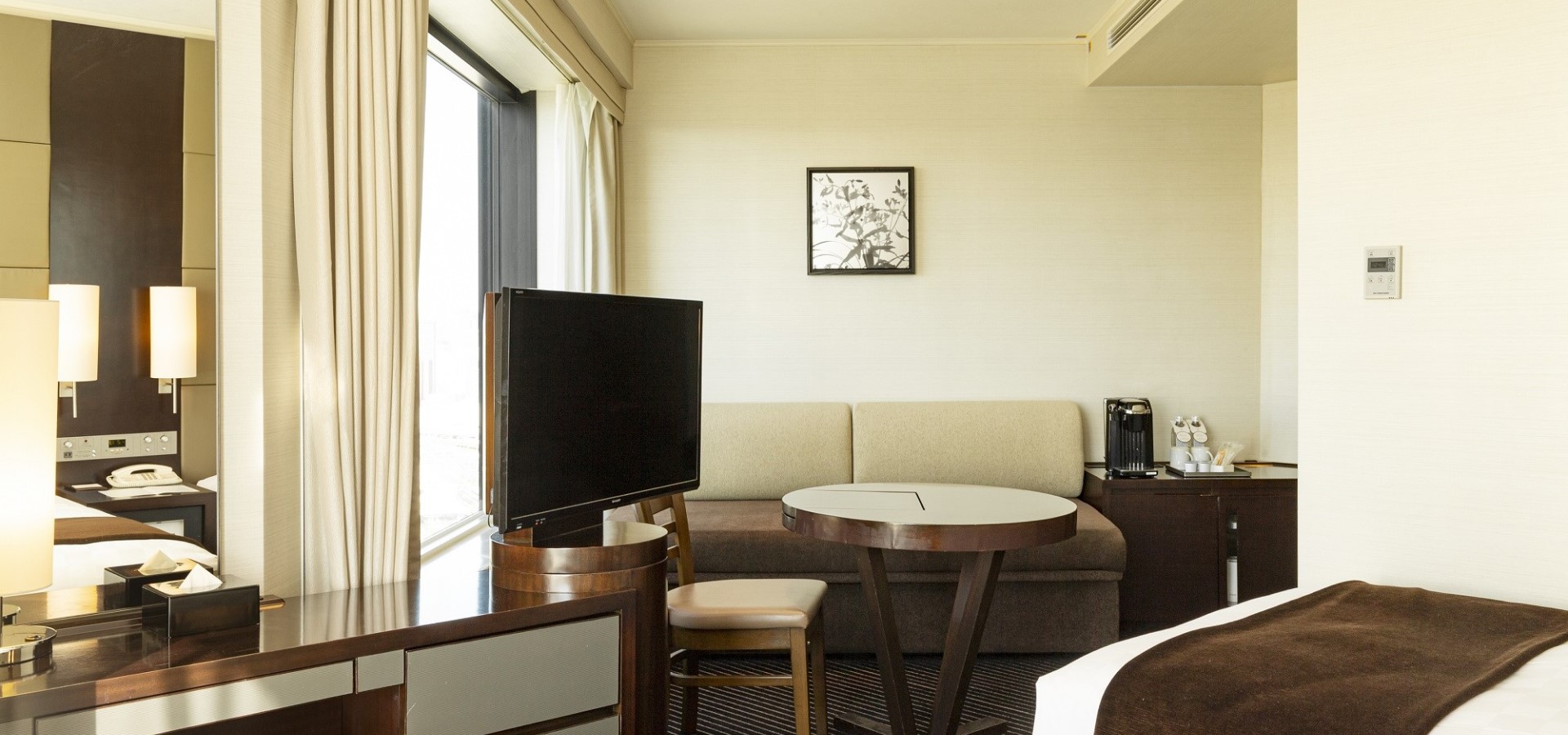 Premier Corner Twin Room (35th–37th Floors) Main Tower , Accommodation ...